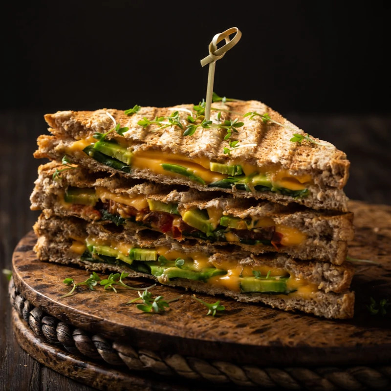 Tosty z awokado i jajkiem